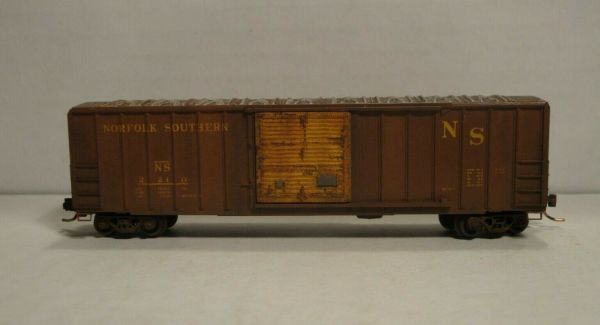 N Scale Micro Trains 25660NS Custom Weathered 50 ' Single Door Box Car ...