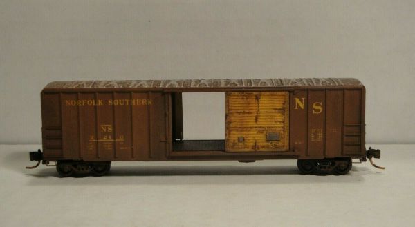 N Scale Micro Trains 25660NS Custom Weathered 50 ' Single Door Box Car ...