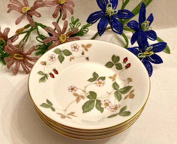 Set (4) Lovely Wedgwood Wild Strawberry Bone China Fruit Bowls | #67593888