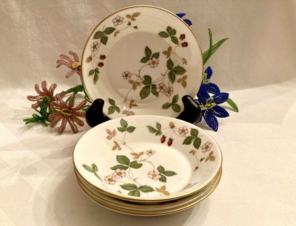 Set (4) Lovely Wedgwood Wild Strawberry Bone China Fruit Bowls | #67593888