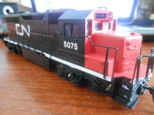 HO SCALE POWERED CN 5075 LOCOMOTIVE - | #67715226