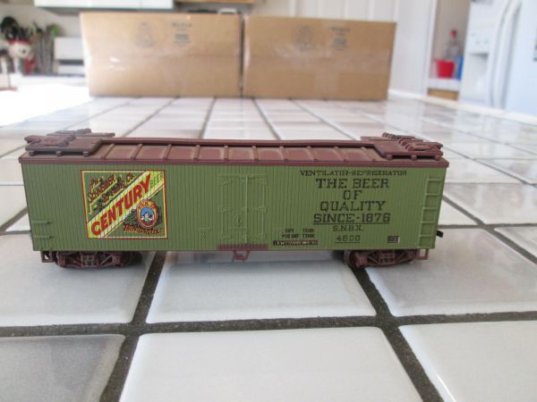 TRAIN MINIATURE CENTURY BEER 40 Foot Beer Reefer Car HO Scale ...