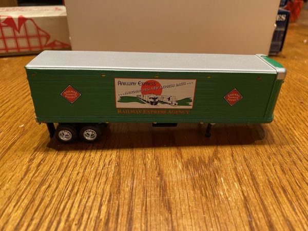 Ertl HO 1:87 Scale Diecast REA Railway Express Agency Trailer | #68054190