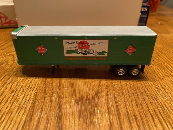 Ertl HO 1:87 Scale Diecast REA Railway Express Agency Trailer | #68054190