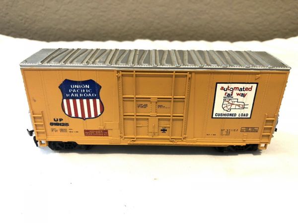 Bachmann HO Scale Union Pacific 40’ Hi Cube Box Car | #68071718