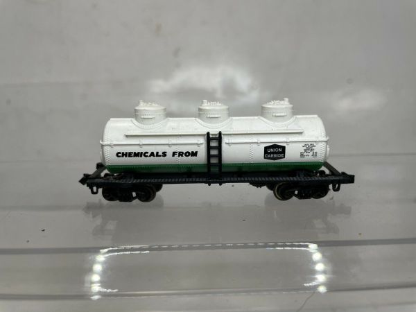 Life Like N Scale Model Trains Union Carbide 3 Dome Tanker Tank Car ...