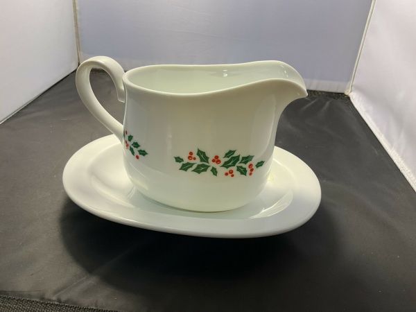 Corning Corelle Winter Holly Gravy Boat With Underplate Christmas ...