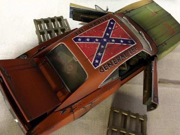 1:18 69 Dodge Charger General Lee Weathered Junkyard Diorama Gmp Figure ...