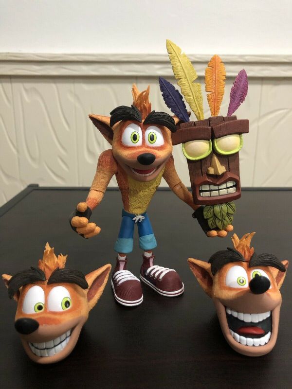 Neca Deluxe Crash Bandicoot With Aku Aku Mask | #69306851