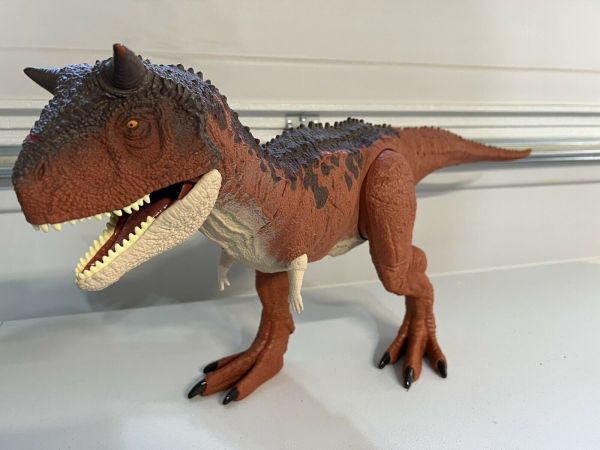 Jurassic World Camp Cretaceous Dino Escape Colossal CARNOTAURUS TORO ...