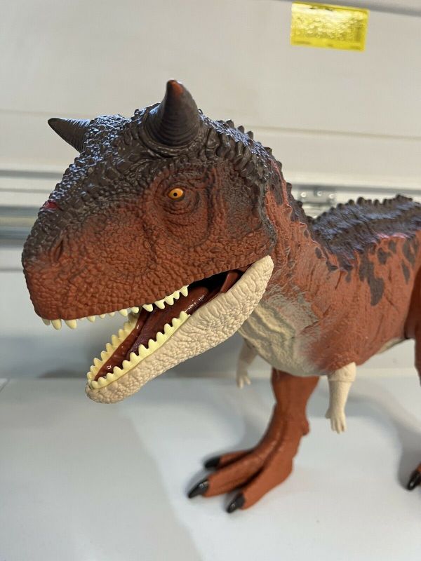 Jurassic World Camp Cretaceous Dino Escape Colossal CARNOTAURUS TORO ...
