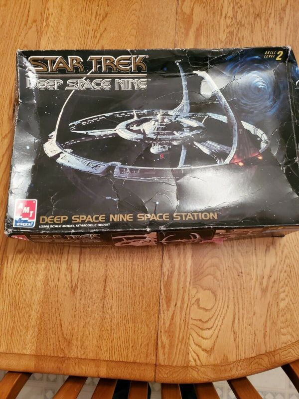 AMT ERTL 1:2500 Scale Model Kit Star Trek Deep Space Nine Space Station ...